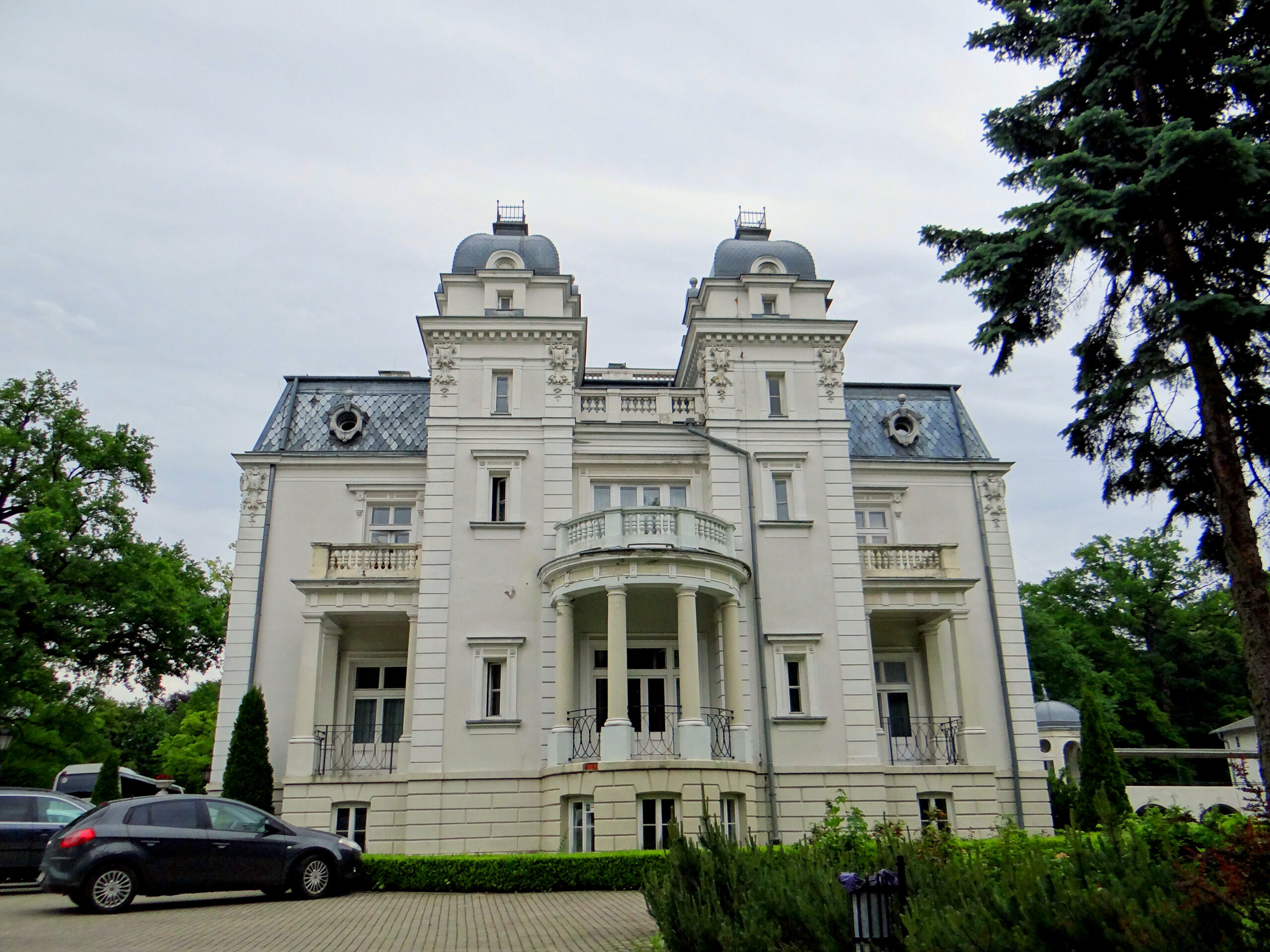 Pałac w Teresinie (zabytki pod Warszawą) - BezMapy.pl